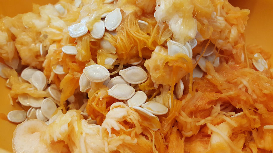 How to Roast Pumpkin Seeds - King Halloween